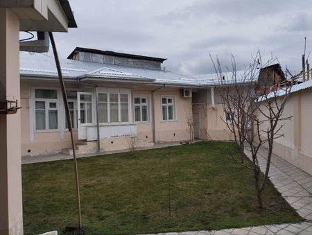 Шахристанский уй сотилади