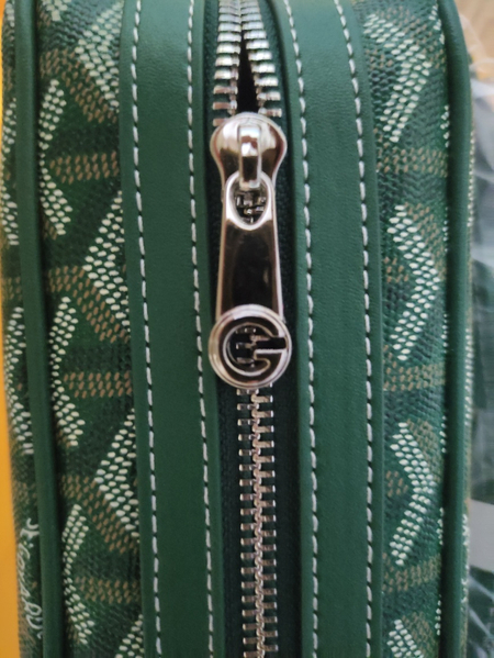 Goyard cap vert bag