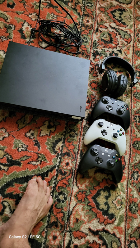 Xbox one x.4k 1Tb idial halatda!