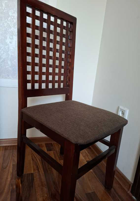Стулья устойчивые крепкие
