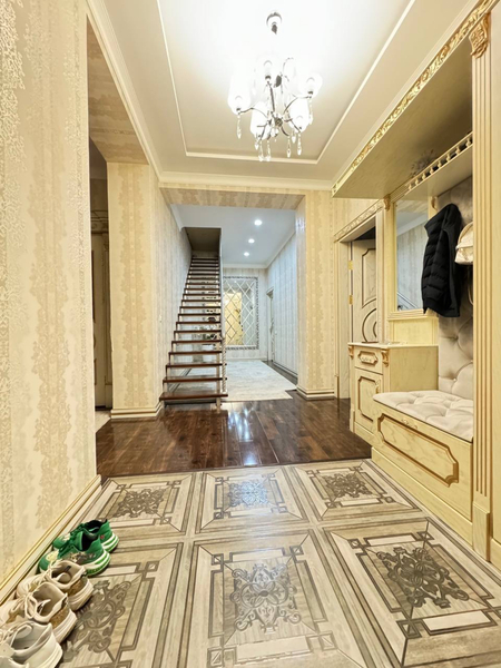 Продам квартиру 4/4/4/270м2 Улица чехова бон метро ойбек Папугайчик