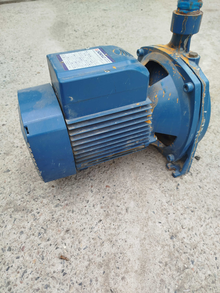 Продается чистый итальянский насос 220V 3000 оборотов в минуту 1.5kW