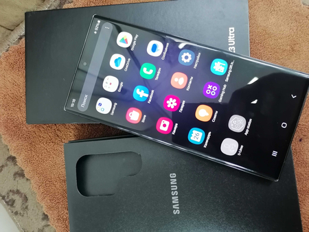 Samsung Galaxy S23 Ultra 12/256 holati ideal korfka dokmetlar bor 690$