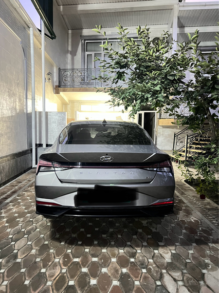 Hyundai Elantra 2.0 full komplektatsiya sotiladi