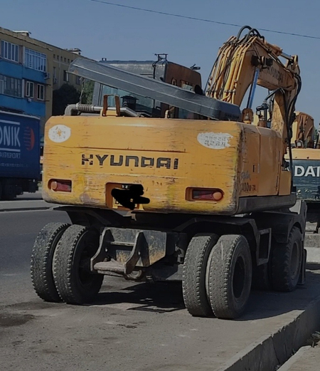 Hyundai ekskavator sotiladi