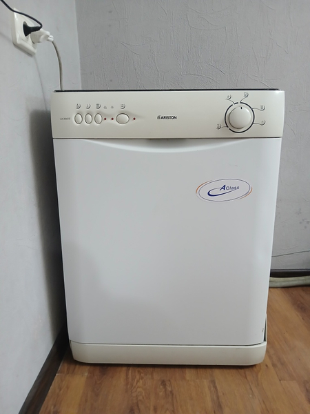 Hotpoint ariston на 12  персон. В отличном состоянии.