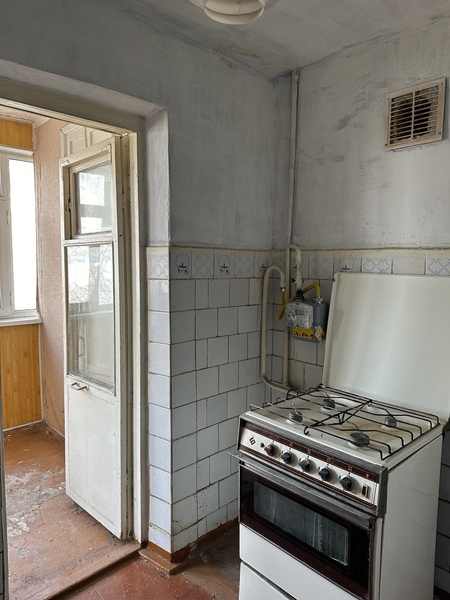 Продам 3х комнатную квартиру в центре 3 этаж кирпичный дом