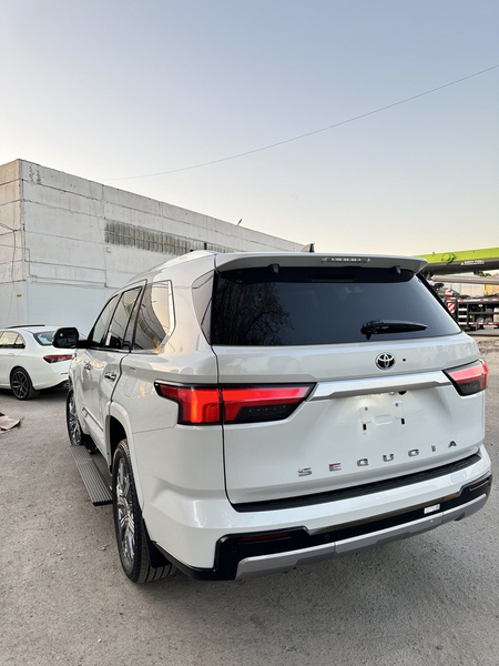 Toyota sequoia capstone
