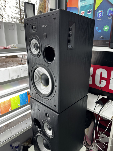 Edifier R2800 яхши холатта ремонт бумаган хамма жойи ишлиди