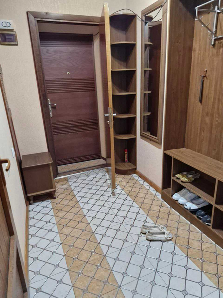 Квартира хозяйкалик бир киз ёки аёлга бепилади