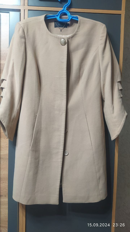 Пальто, состояние новое 40 и 36р