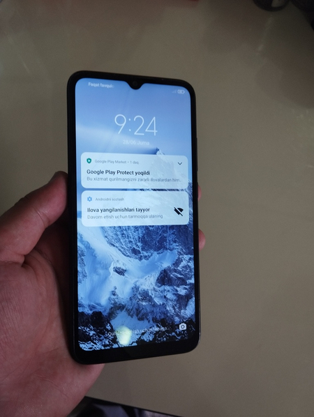 Redmi 9A xolati yaxshi. Ekranda ozgina singan joyi bor