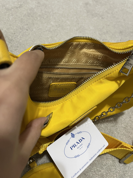 Желая сумка Prada
