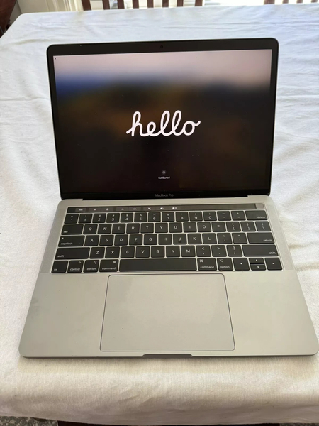 MacBook Pro 2019 13 inch Touch bar