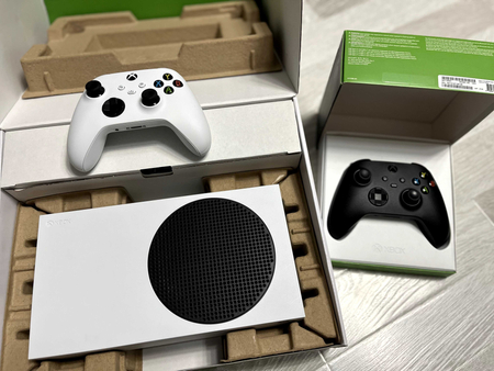 Продаю Xbox Series S 512gb