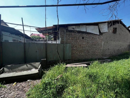 Продаётся участок 6 соток Азербайджанский центр, тезиковка Фасад 3м