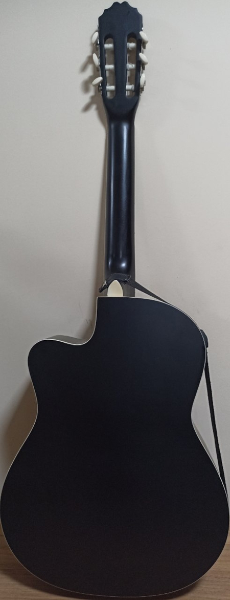 Gitara RAVENNI fermasi.
