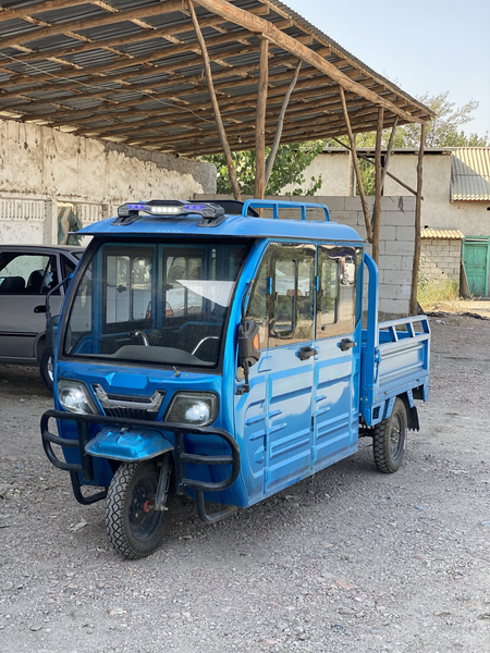 4 eshiklik kabina elektromotoroller