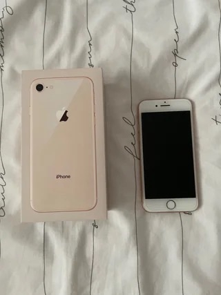 iPhone 8 edial radnoy