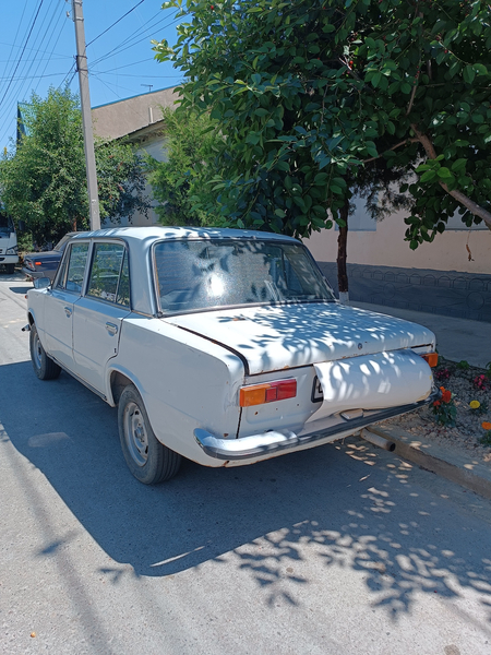 ВАЗ 2101 сотилади