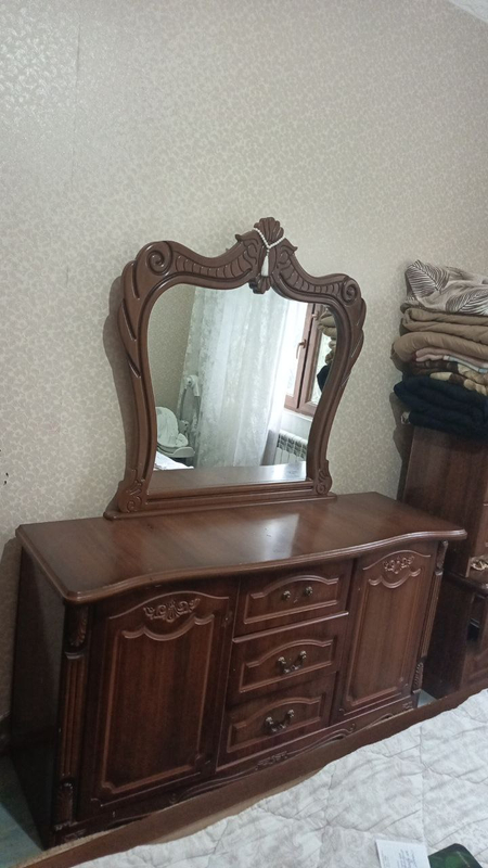 Продается тумбочки и трюмо в комплекте
