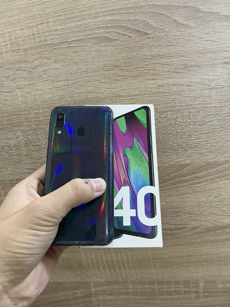 SAMSUNG A40 64GB.   ..
