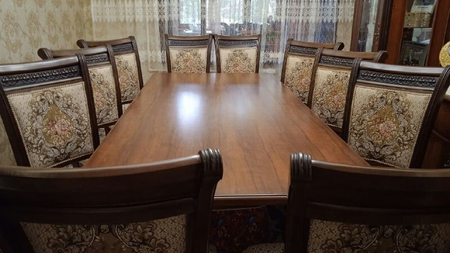 Продоётся стол и 10 стульев