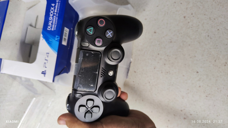 Playstation 4 jostygi satiladi taza baxasi kelisimli