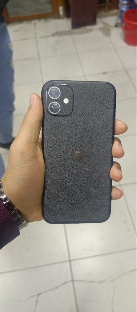 Iphone 11 128gb sotiladi