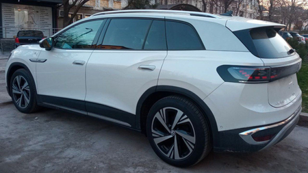 водитель со своим авто для дома