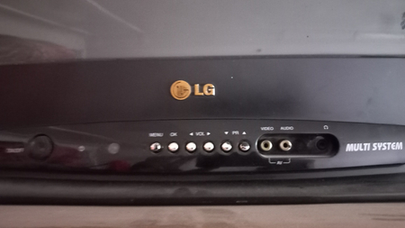 LG телевизор сотилади