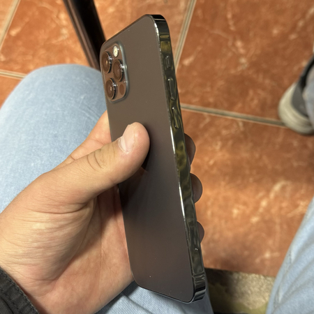 Iphone 12 pro holati ideal karobka yoq ochilmagan.