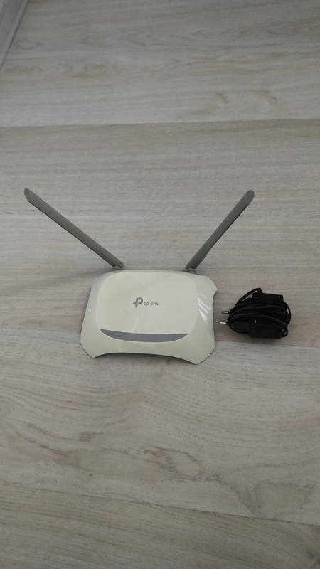 Wi-fi роутер в хорошем состоянии  , почти не использовался
