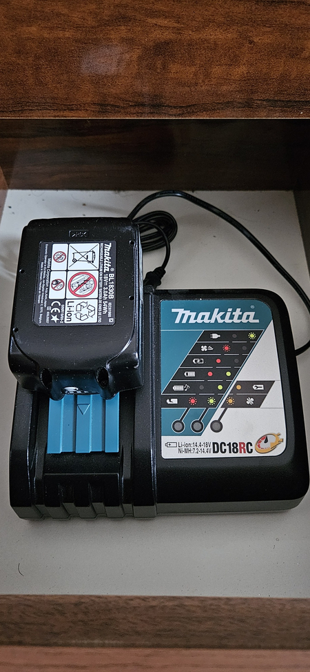 Makita акумлятор ва зарядник