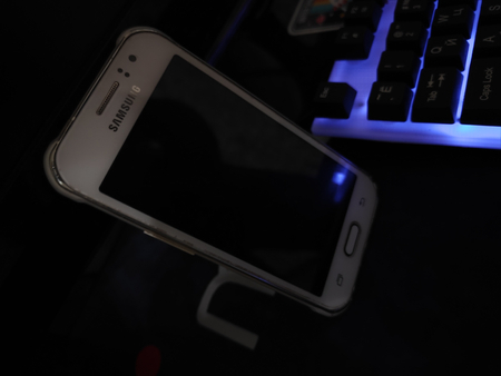 Galaxy j1 ace sifati ajoyib
