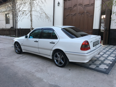 Mercedes-Benz C240