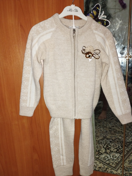 Вязаный костюм, кофточка и штаны