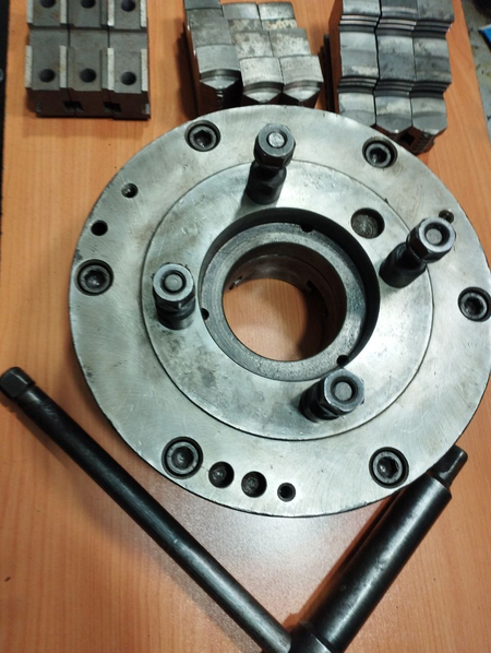 Продается Токарный патрон D 250
