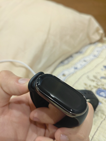 Продаю mi band 8