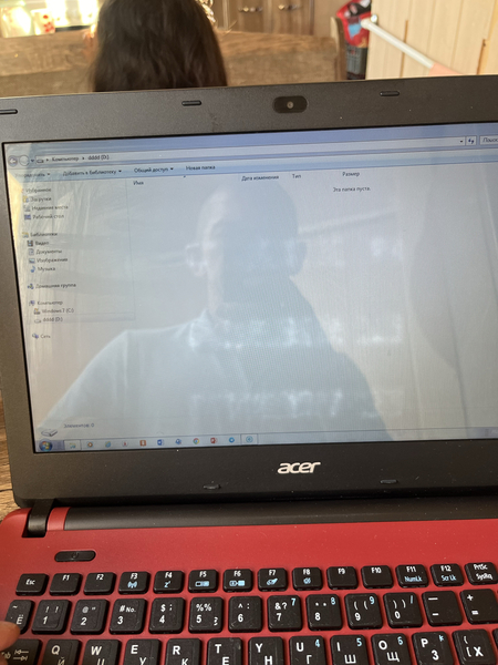 Acer es-14 сотилади яхши холатда