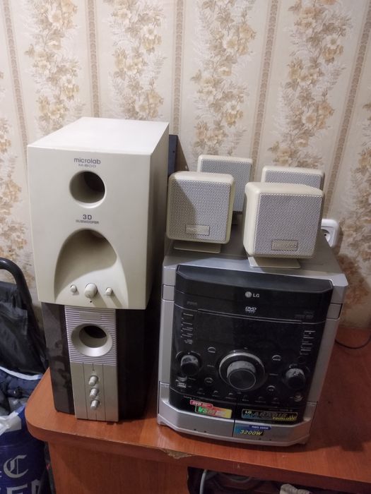 Продаю буфер и каланки рабочмузыкальный центр всё на запчасти.