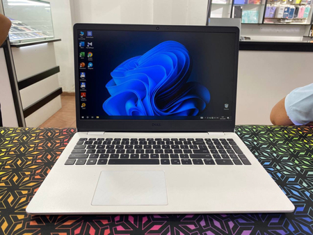 Dell inspiron Ryzen 3 8Gb /256