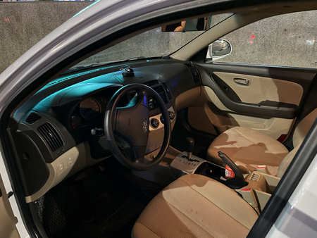 Hyundai elantra sotiladi