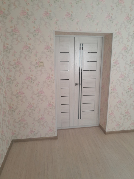 Клеем абой кафель гипсокартон.