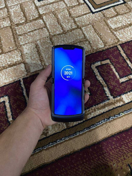 Motorola Razr 5G 8/256gb narxini kelishamis