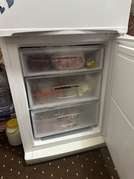 Продаю холодильник  Indesit