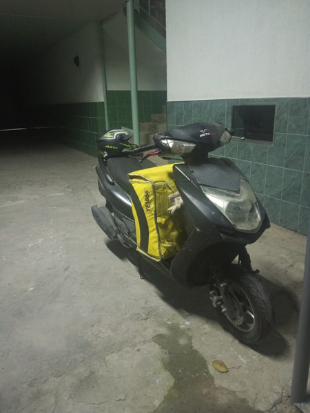 Skuter 125cm srochna sotiladi
