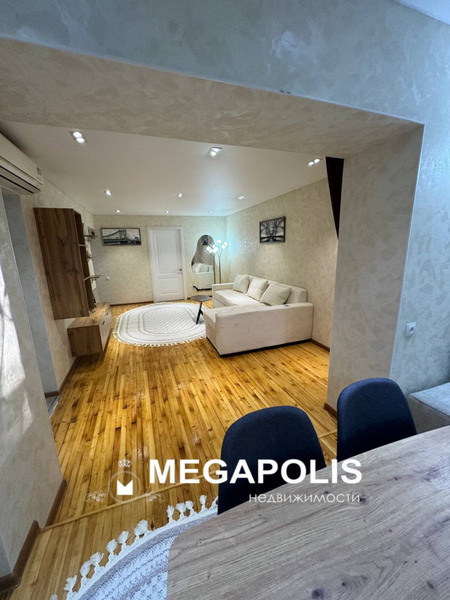 Аллея Гагарина 3/2/4 Балкон 2х4 Кирпич продам квартиру