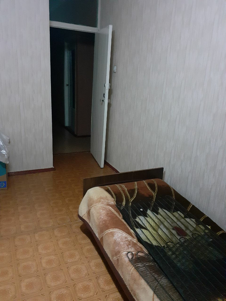 3-х комнатная квартира. 3- этаж, панельный дом.Город Янгиюль  м Навруз