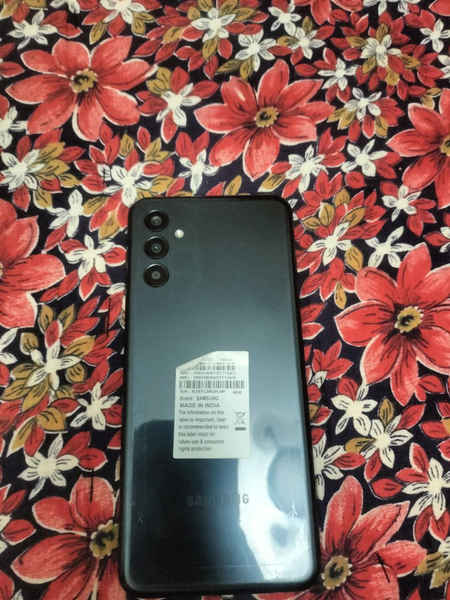 Samsung M13 xolati yaxshi